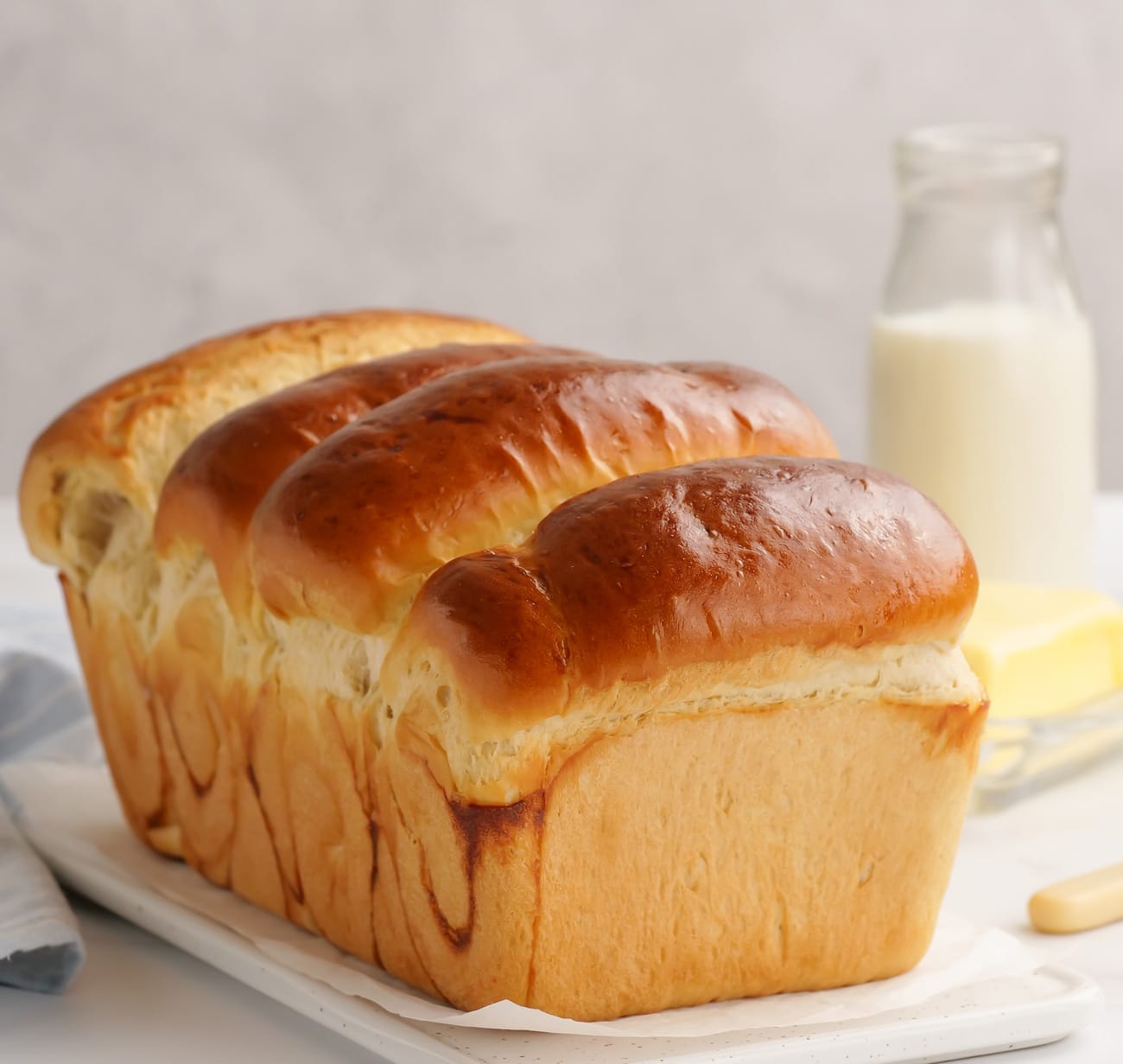 Soft and Fluffy Milk Bread (with a secret ingredient to keep it soft ...