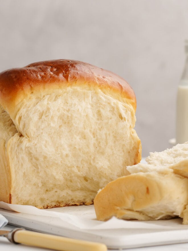 Soft and Fluffy Milk Bread (with a secret ingredient to keep it soft ...
