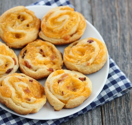 Bacon Cheddar Pinwheels - Kirbie's Cravings