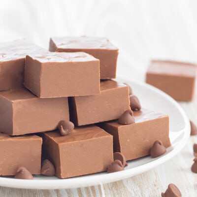2 Ingredient Fudge (No Milk or Butter) - Kirbie's Cravings