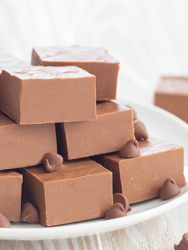 2 Ingredient Fudge (No Milk or Butter) - Kirbie's Cravings