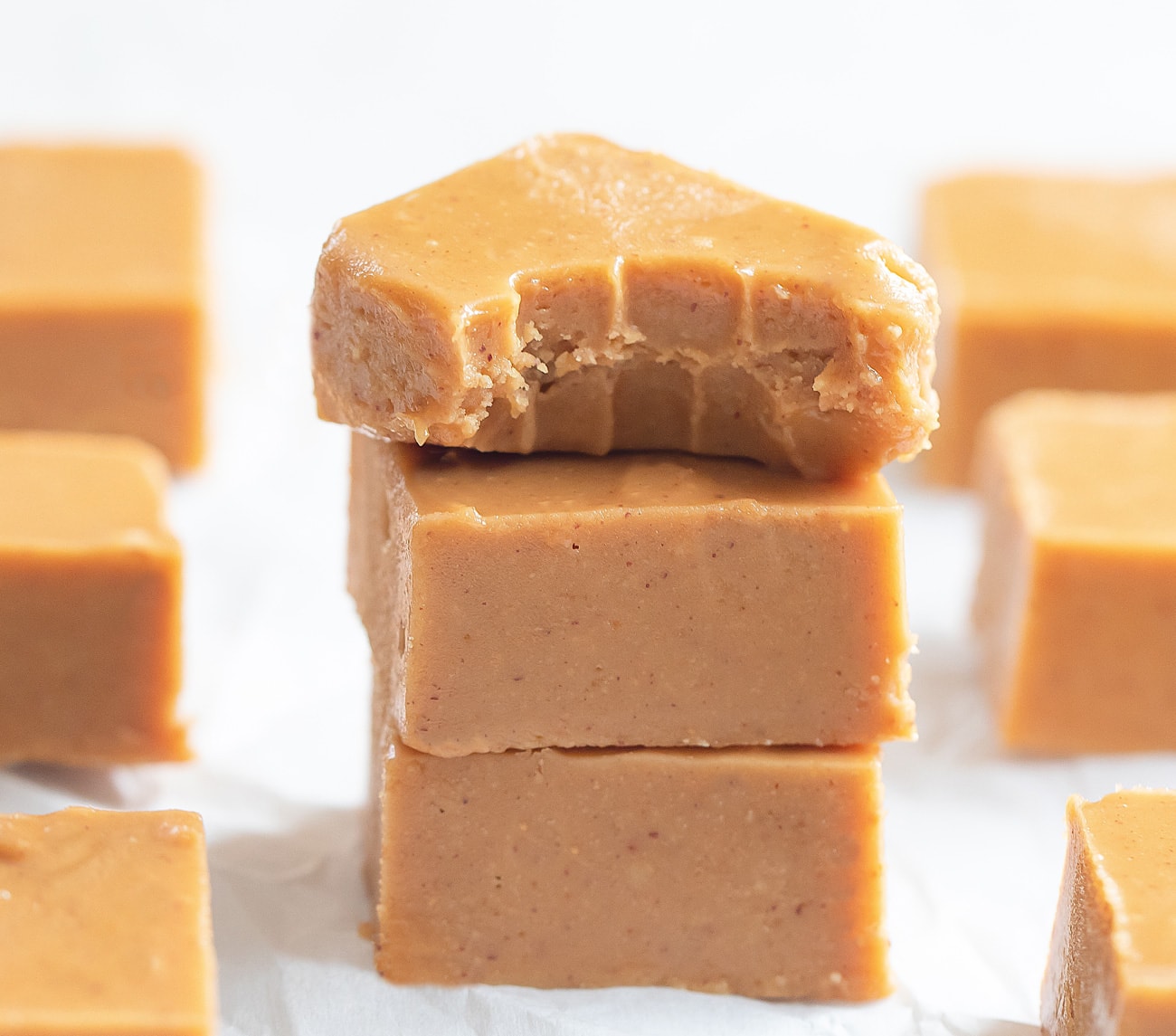 3 Ingredient Healthy Fudge (No Refined Sugar, Butter or Milk) - Kirbie ...