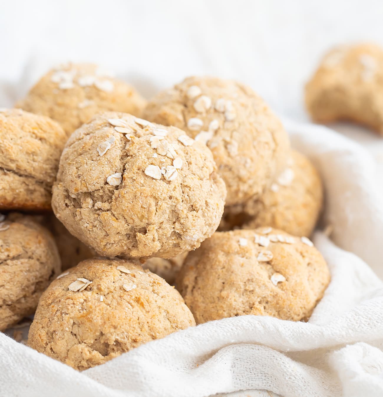 3 Ingredient Oatmeal Bread Rolls (No Yeast, Flour, Eggs, Added Sugar or ...