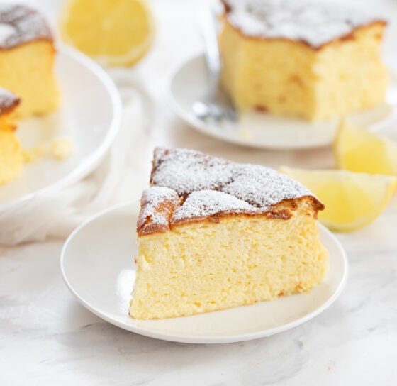 4 Ingredient Fluffy Lemon Yogurt Cake (No Flour, Butter or Oil ...