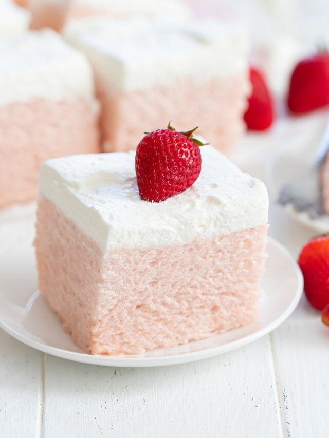 3 Ingredient No Bake Strawberry Cloud Cake (No Flour, Eggs, Added Sugar ...