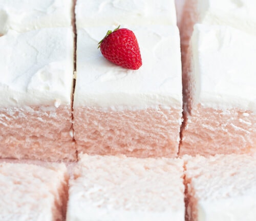 3 Ingredient No Bake Strawberry Cloud Cake (No Flour, Eggs, Added Sugar ...