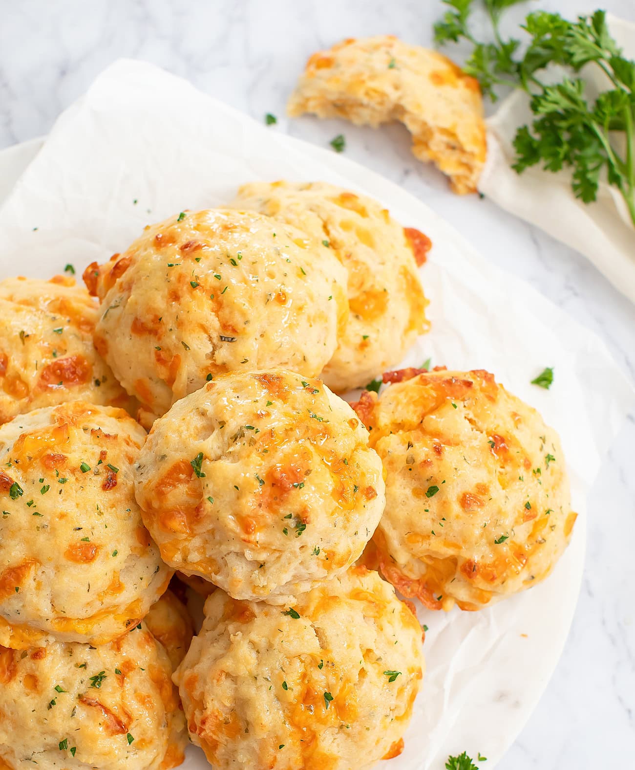 4 Ingredient Red Lobster Cheddar Bay Biscuits - Kirbie's Cravings