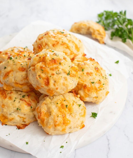 4 Ingredient Red Lobster Cheddar Bay Biscuits - Kirbie's Cravings