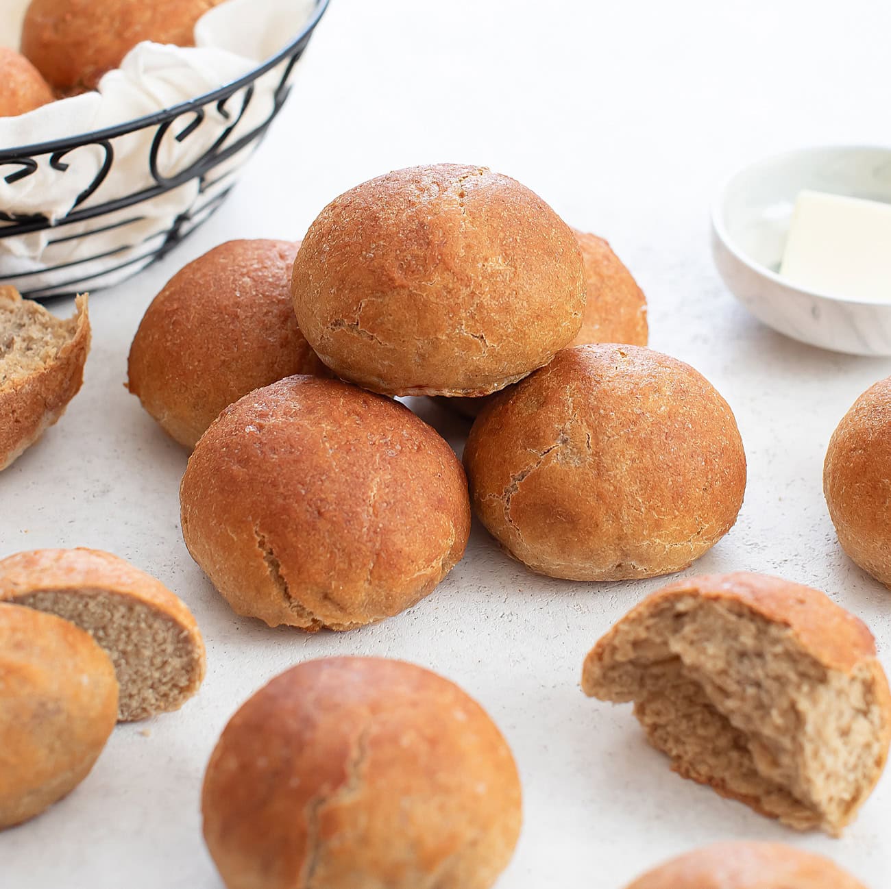4 Ingredient Healthy Bread Rolls (No Yeast, No Knead) - Kirbie's Cravings