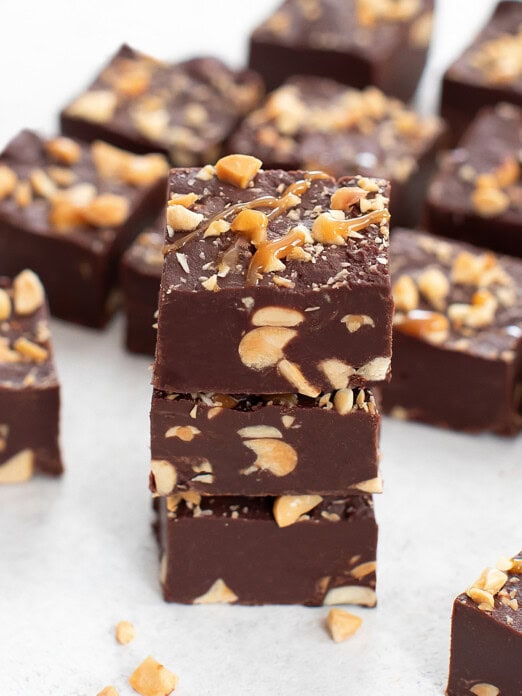 3 Ingredient Candy Bar Fudge - Kirbie's Cravings