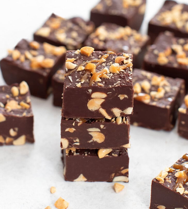 3 Ingredient Candy Bar Fudge - Kirbie's Cravings