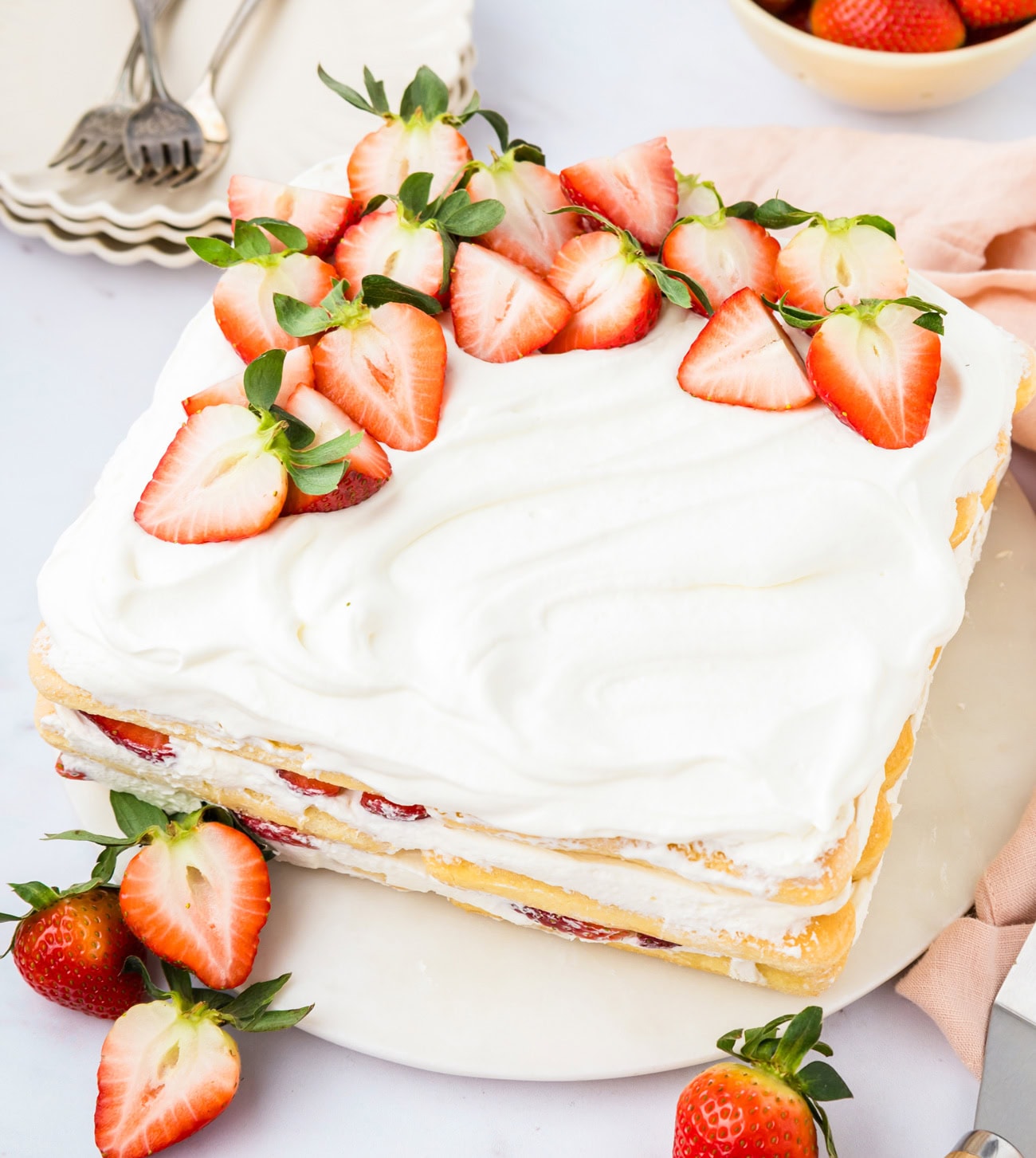 3 Ingredient No Bake Strawberry Cake - Kirbie's Cravings