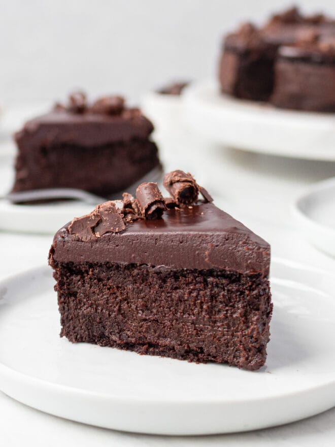 4 Ingredient Healthy Chocolate Cake - Kirbie's Cravings