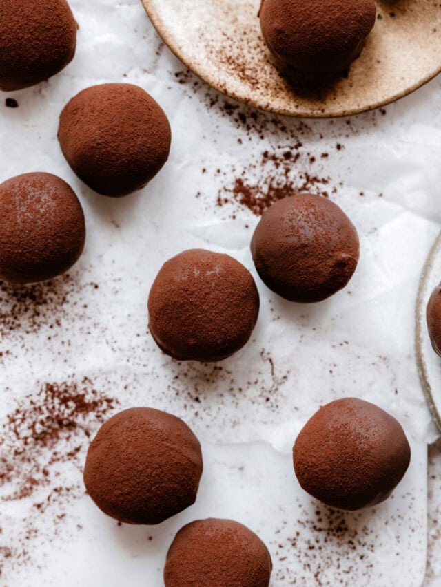 2 Ingredient Healthier Chocolate Truffles (No Refined Sugar, Eggs ...