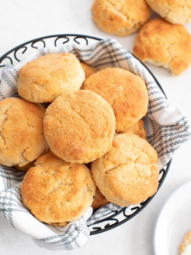 3 Ingredient Keto Cottage Cheese Biscuits - Kirbie's Cravings