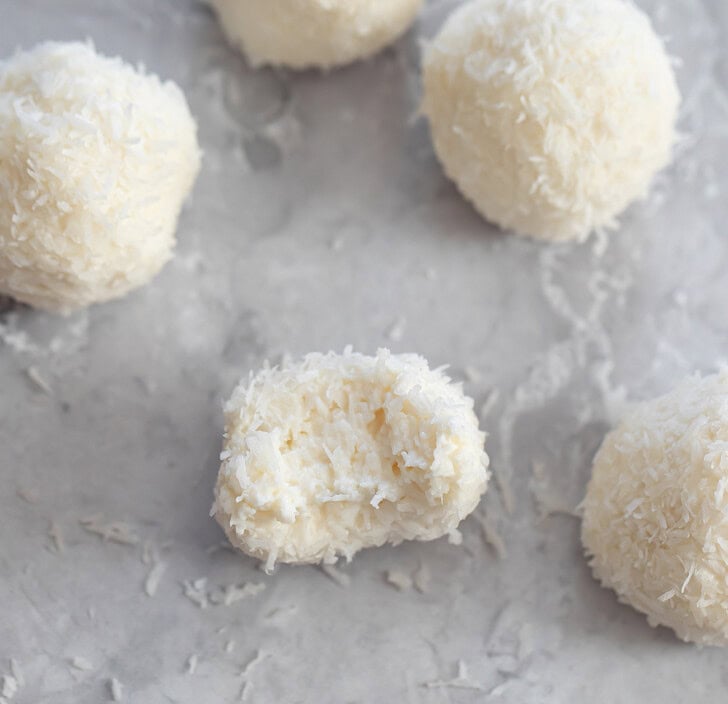 3 Ingredient No Bake Healthier Coconut Balls (No Refined Sugar ...