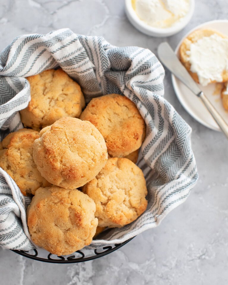 4 Ingredient Keto Garlic Cottage Cheese Biscuits - Kirbie's Cravings