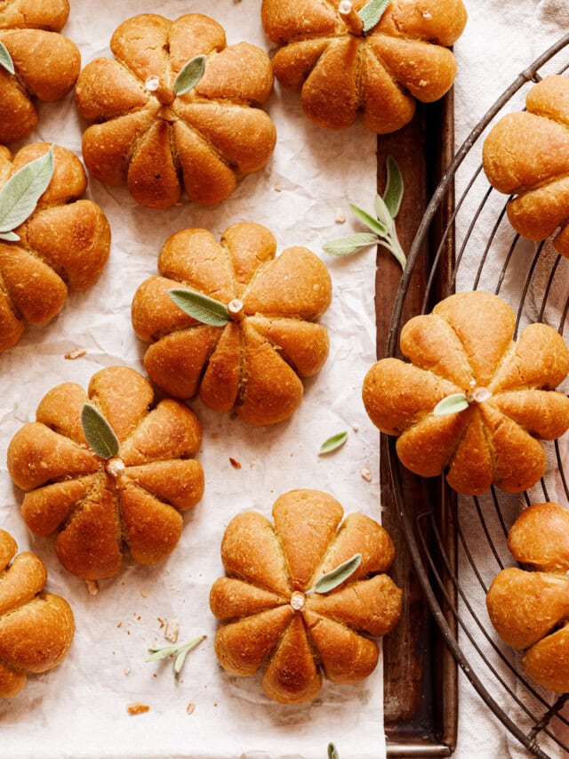 3 Ingredient Pumpkin Rolls (No Yeast, Eggs, or Dairy) - Kirbie's Cravings