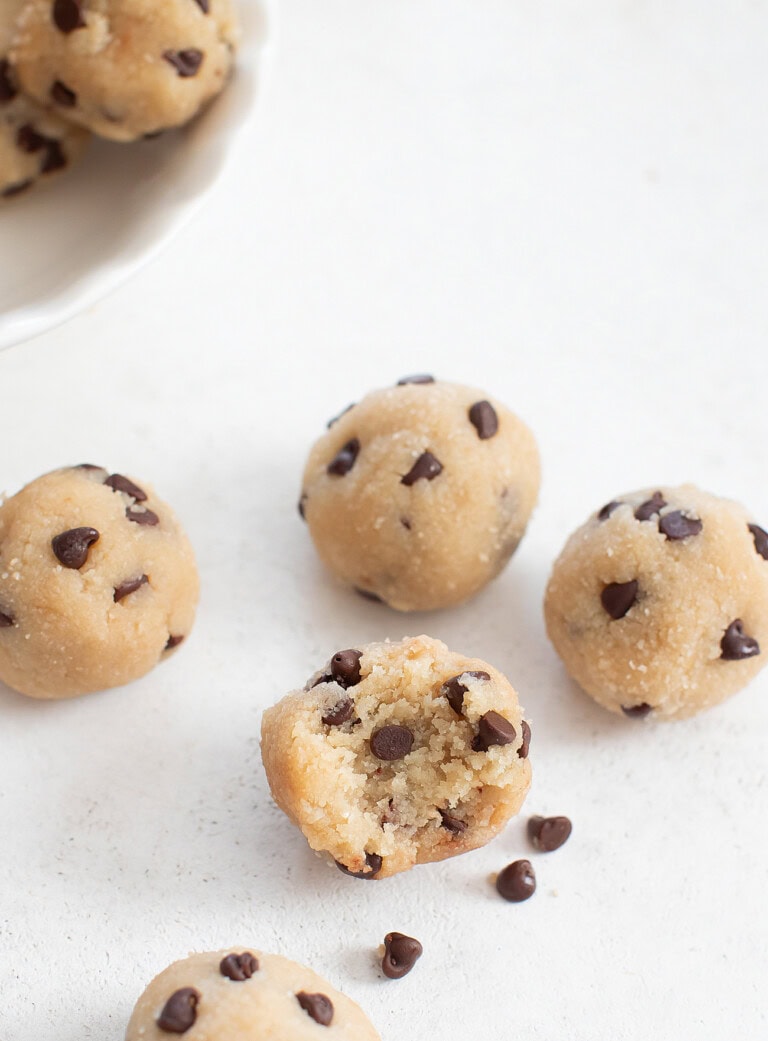4 Ingredient No Bake Cookie Balls (No Wheat Flour, Eggs, Dairy, Refined ...