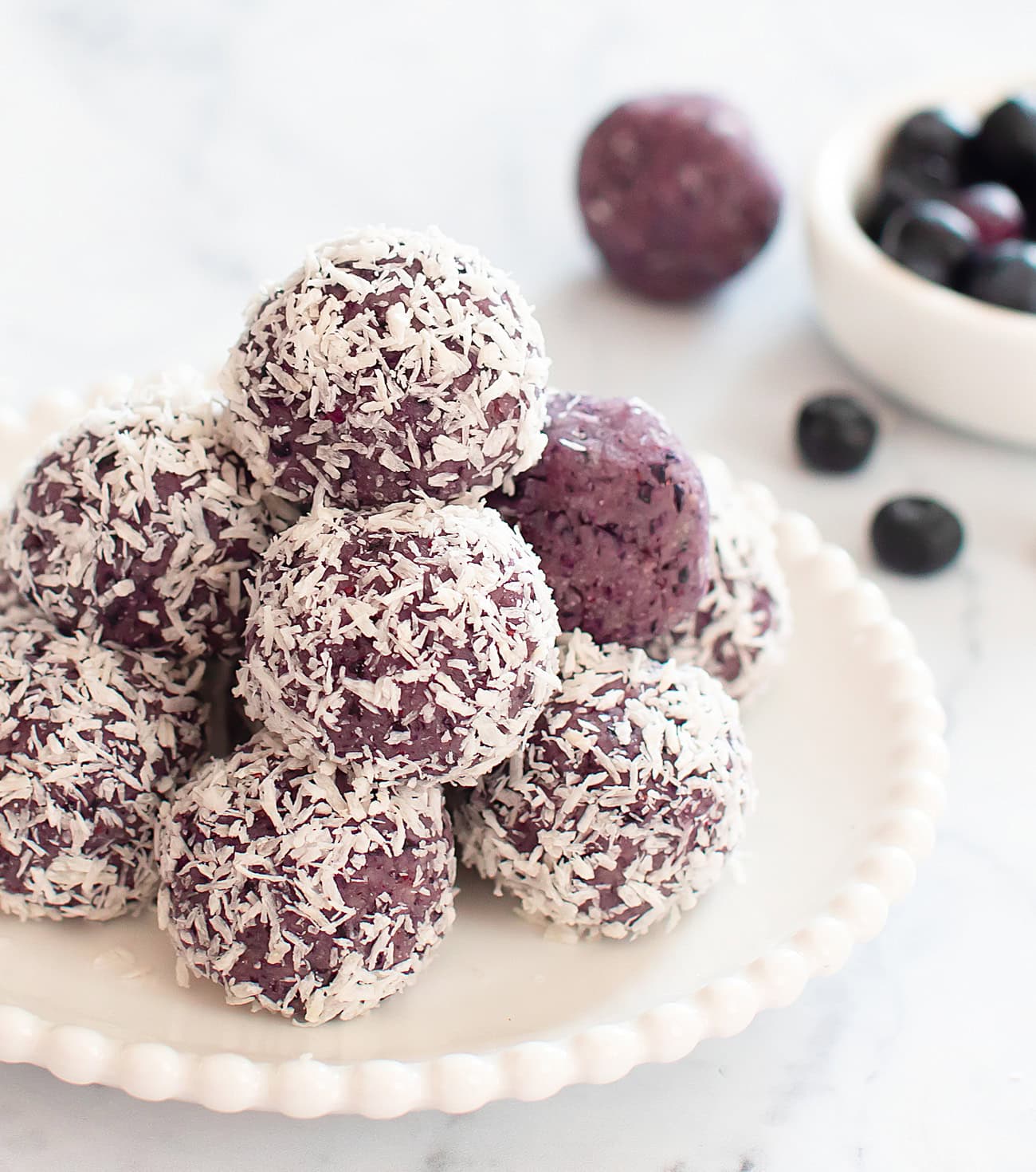 3 Ingredient No Bake Blueberry Cake Balls (No Wheat Flour, Eggs ...